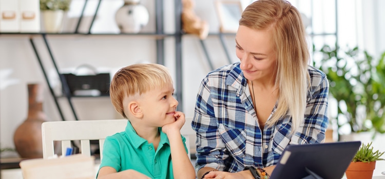 Mères célibataires : comment réussir à jongler entre travail, crèche et ...