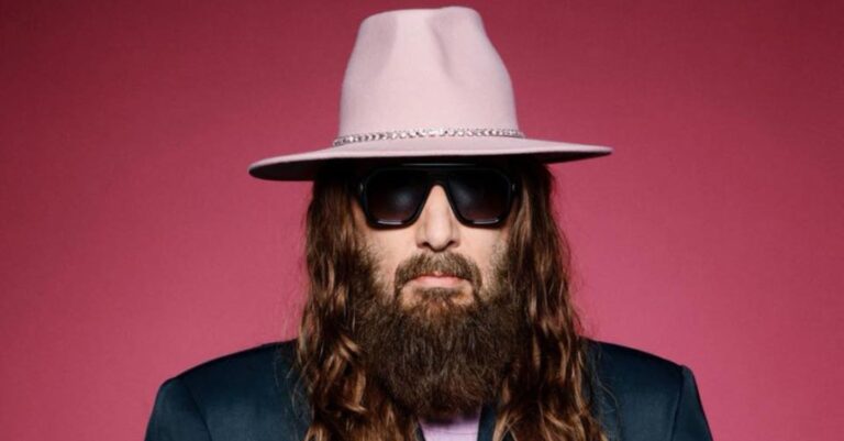 Électrochoc musical : Sébastien Tellier lance “Kiss The Beast”, la ...