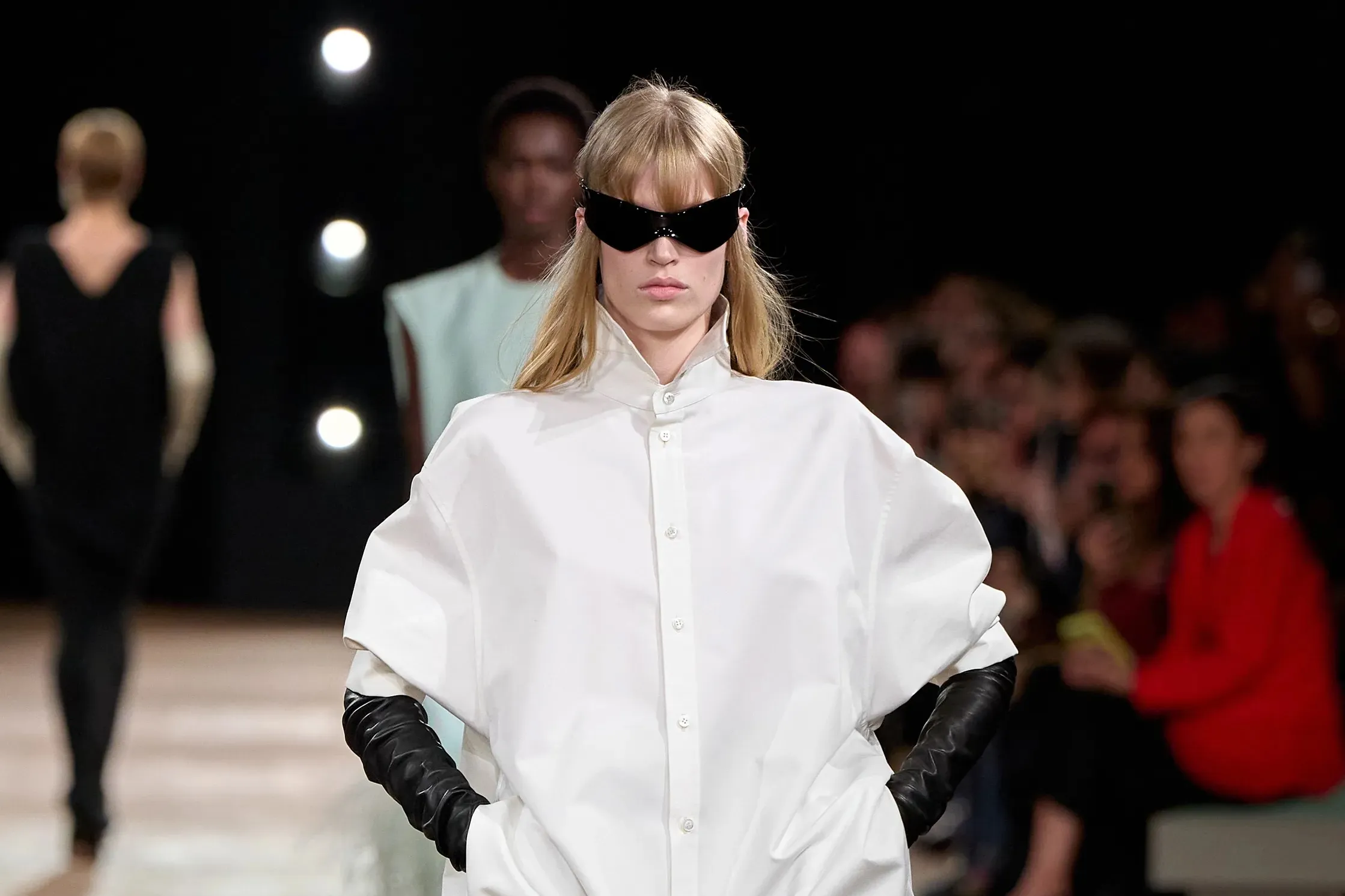 La Chemise Blanche : Analyse Sémiotique d’une Armure Intellectuelle ...