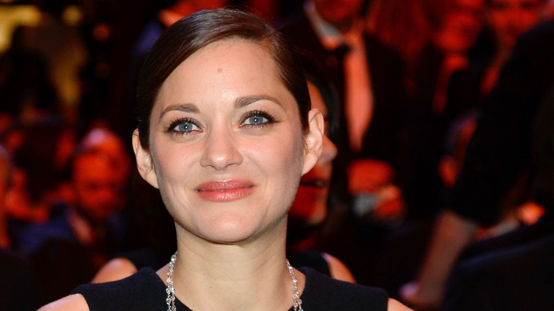 Marion Cotillard : Le Retour à la Pureté du Théâtre - Bobea