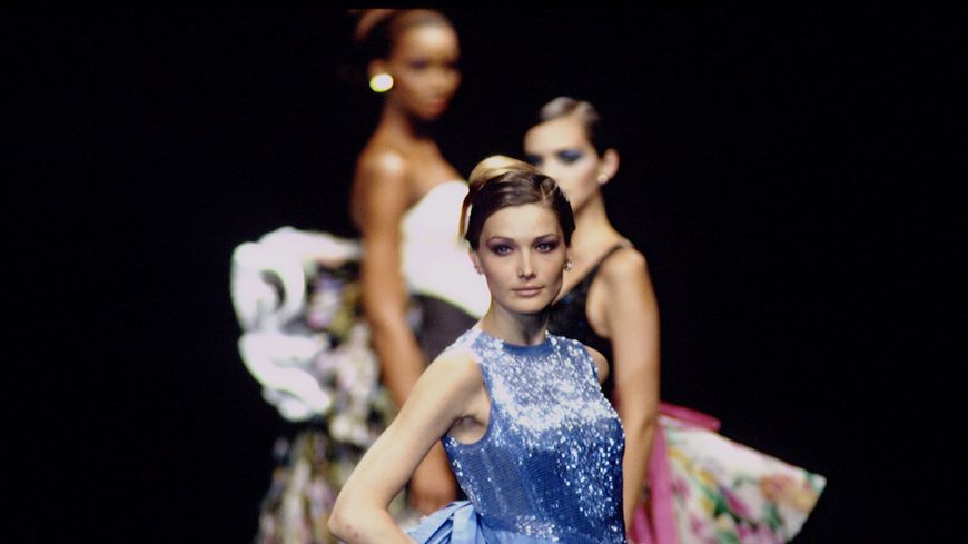 Carla Bruni : Le Pouvoir de la Séduction et de la Création - Bobea